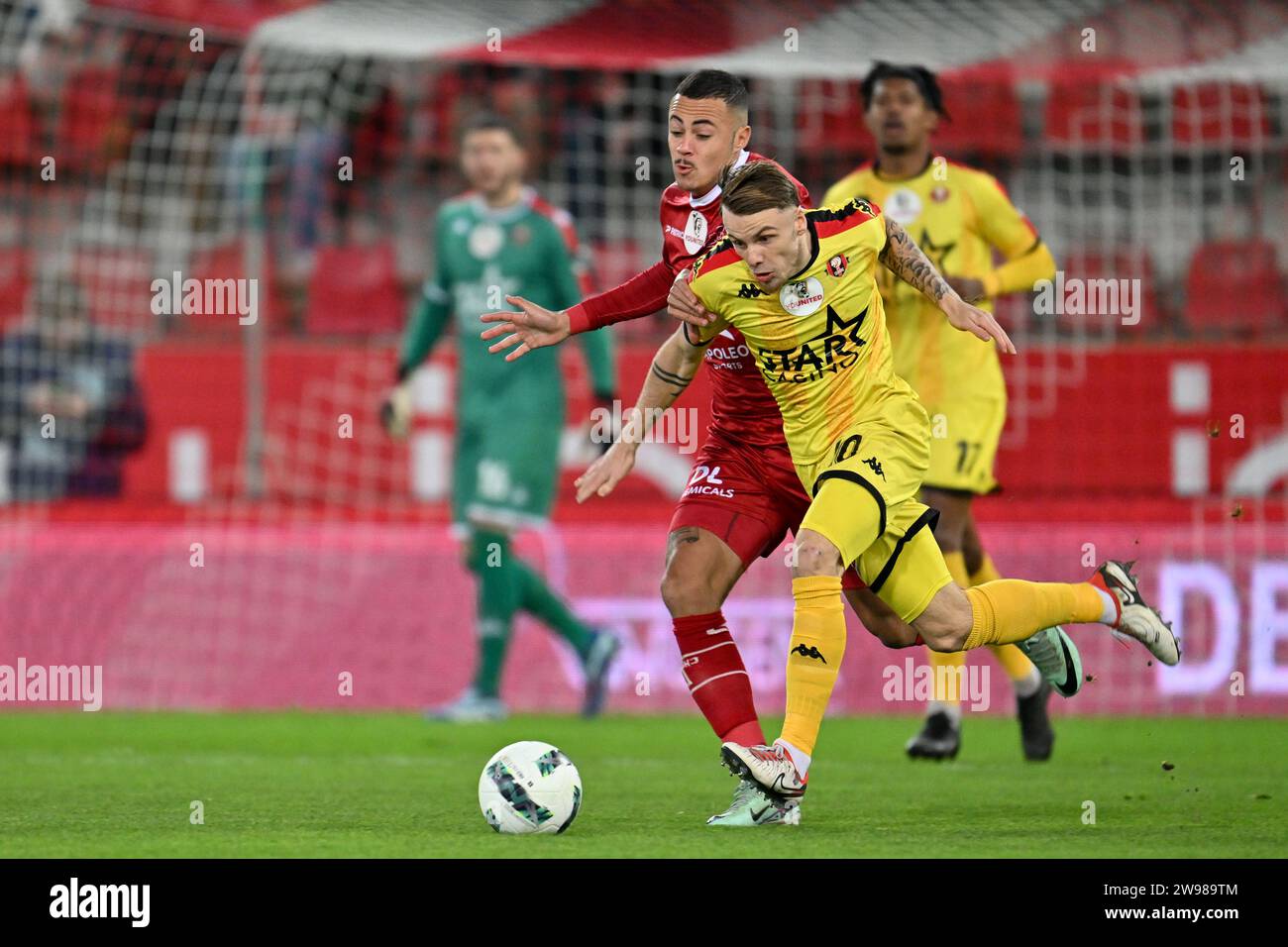 Waregem, Belgien. Dezember 2023. Matheus Machado (99) von Zulte-Waregem ...