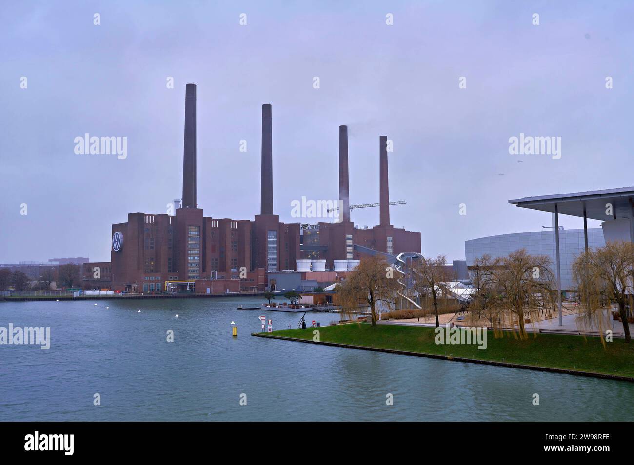 Das VW-Werk am heilig Abend. Wolfsburg, 24.12.2023 *** das VW-Werk am Heiligabend Wolfsburg, 24 ...