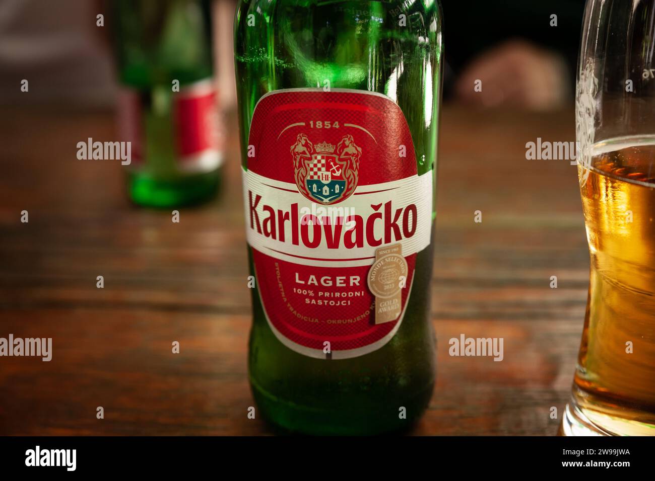 Hrvatsko pivo -Fotos und -Bildmaterial in hoher Auflösung – Alamy
