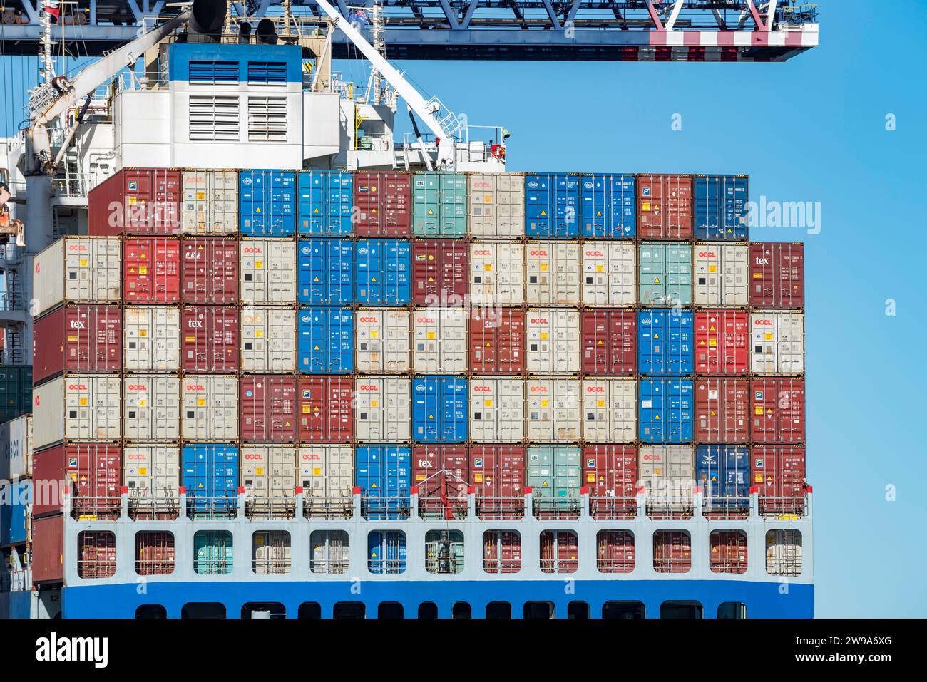 Cosco valencia 4250 teu containerschiff -Fotos und -Bildmaterial in ...