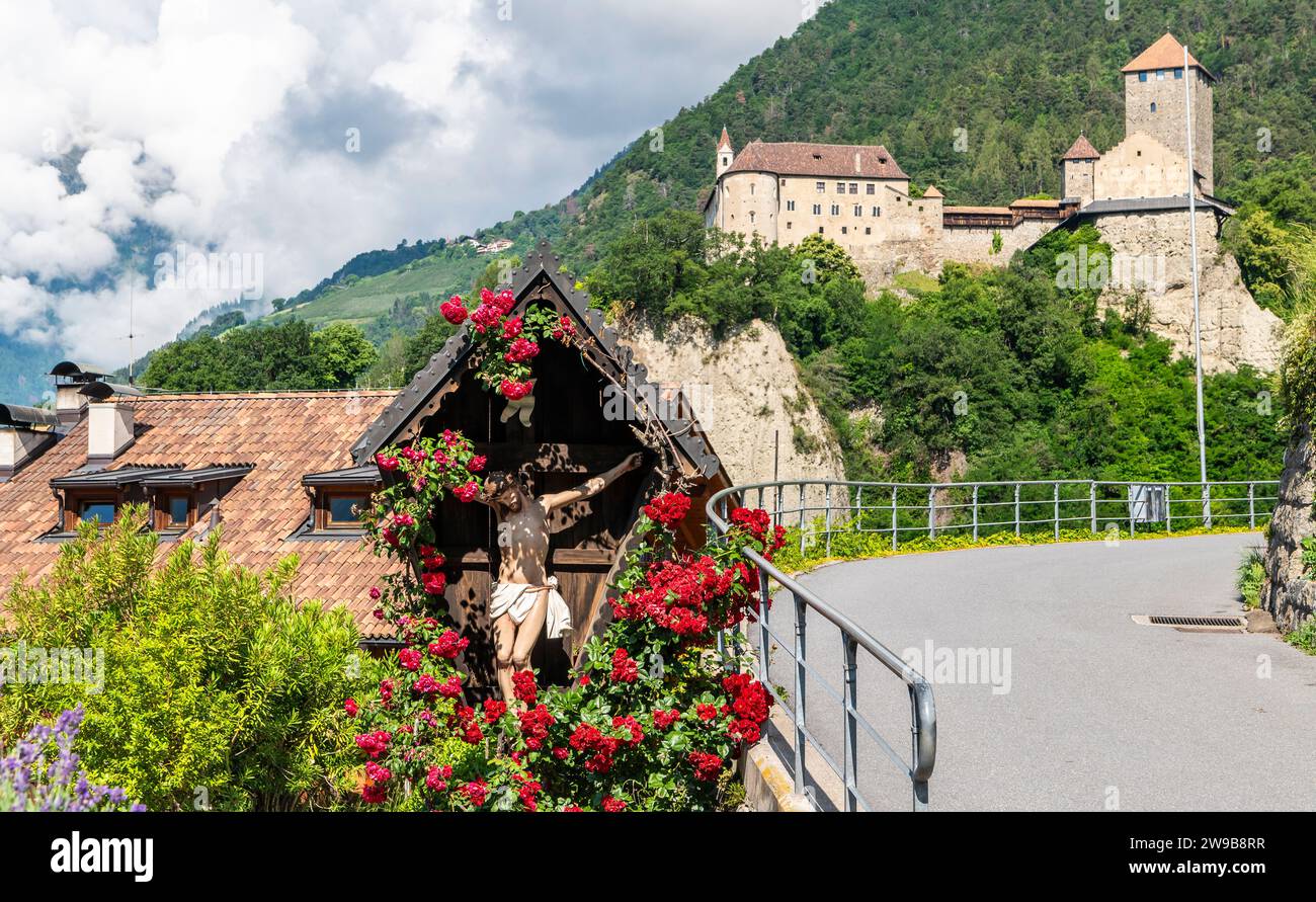 Schloss Tirol in Südtirol. Auf dem Schloss befindet sich das Südtiroler ...