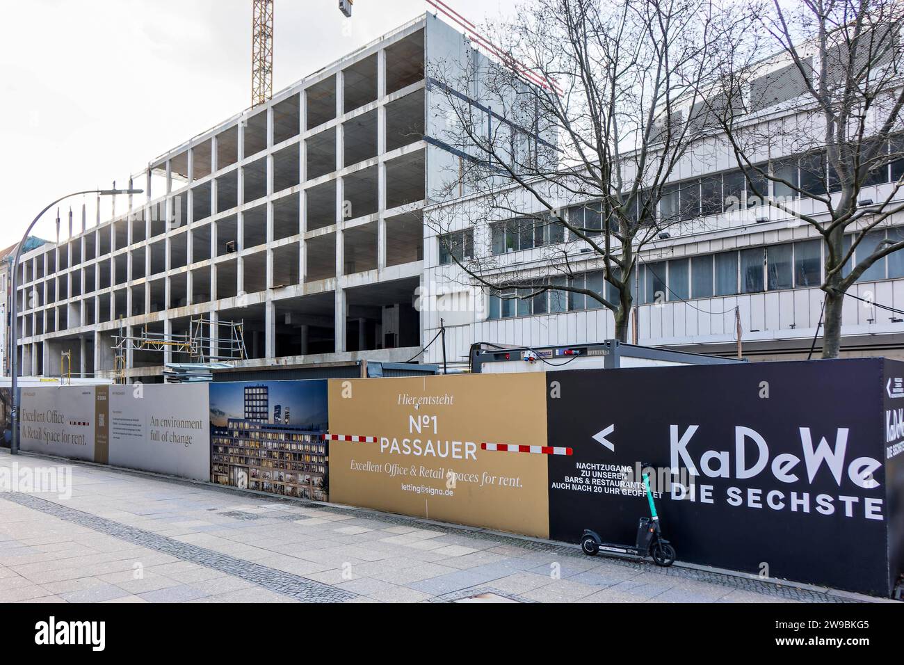 26.12.2023,Berlin,2. Weihnachtsfeiertag, Passauer Straße 1 ein ...