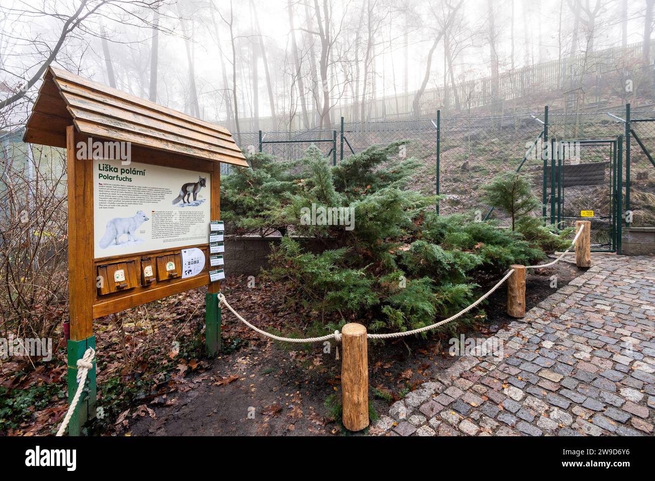 Zoo decin -Fotos und -Bildmaterial in hoher Auflösung – Alamy