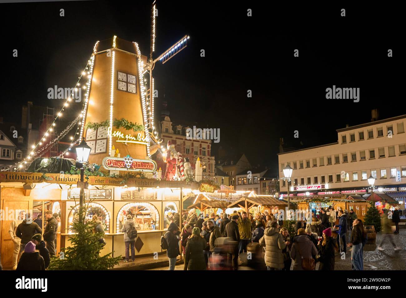 Der Koblenzer Weihnachtsmarkt auf dem Plan in der Koblenzer Altstadt Krippe *** der Koblenzer ...