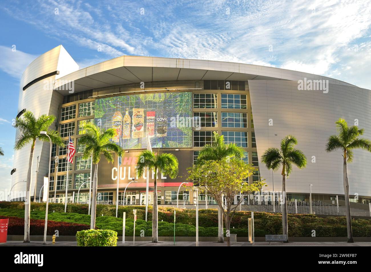 Miami, Florida, USA - 1. Dezember 2023: Außenansicht der Mehrzweckarena ...