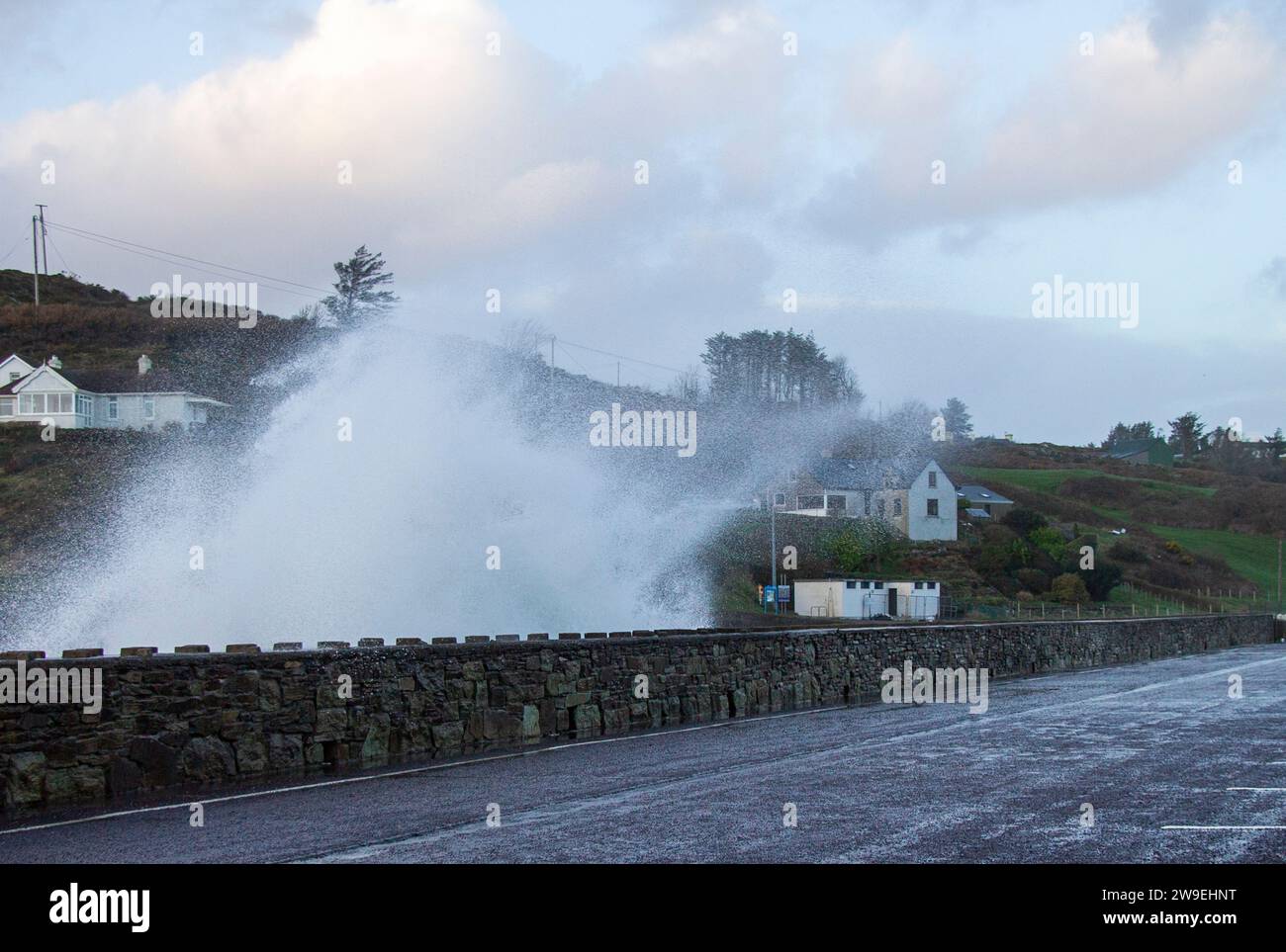 Tragumna, West Cork, Irland. Mittwoch, 27. Dezember 2023. Sturmwind an ...