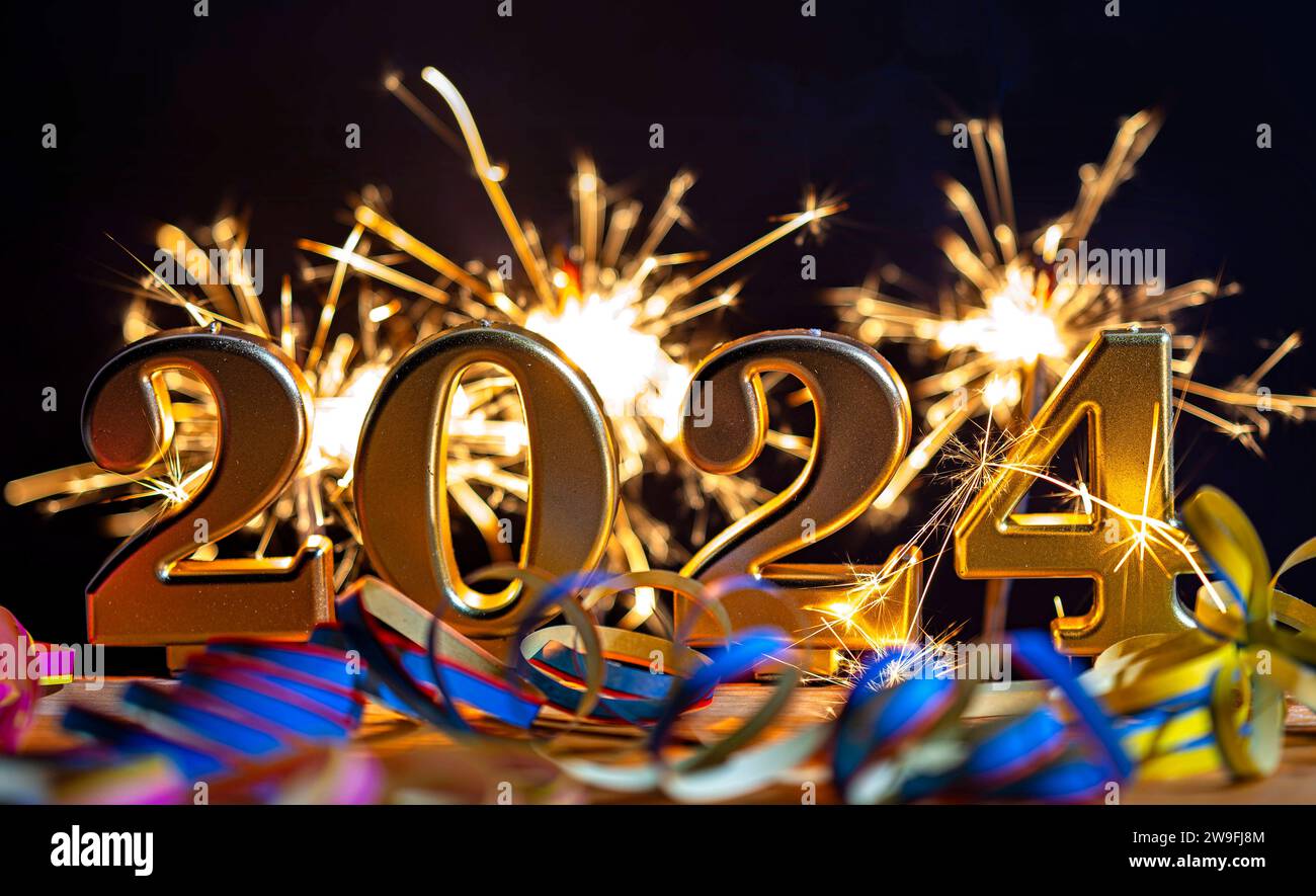 27.12.2023, Symbolbild Silvester 2023/2024, die Welt feiert ins neue ...