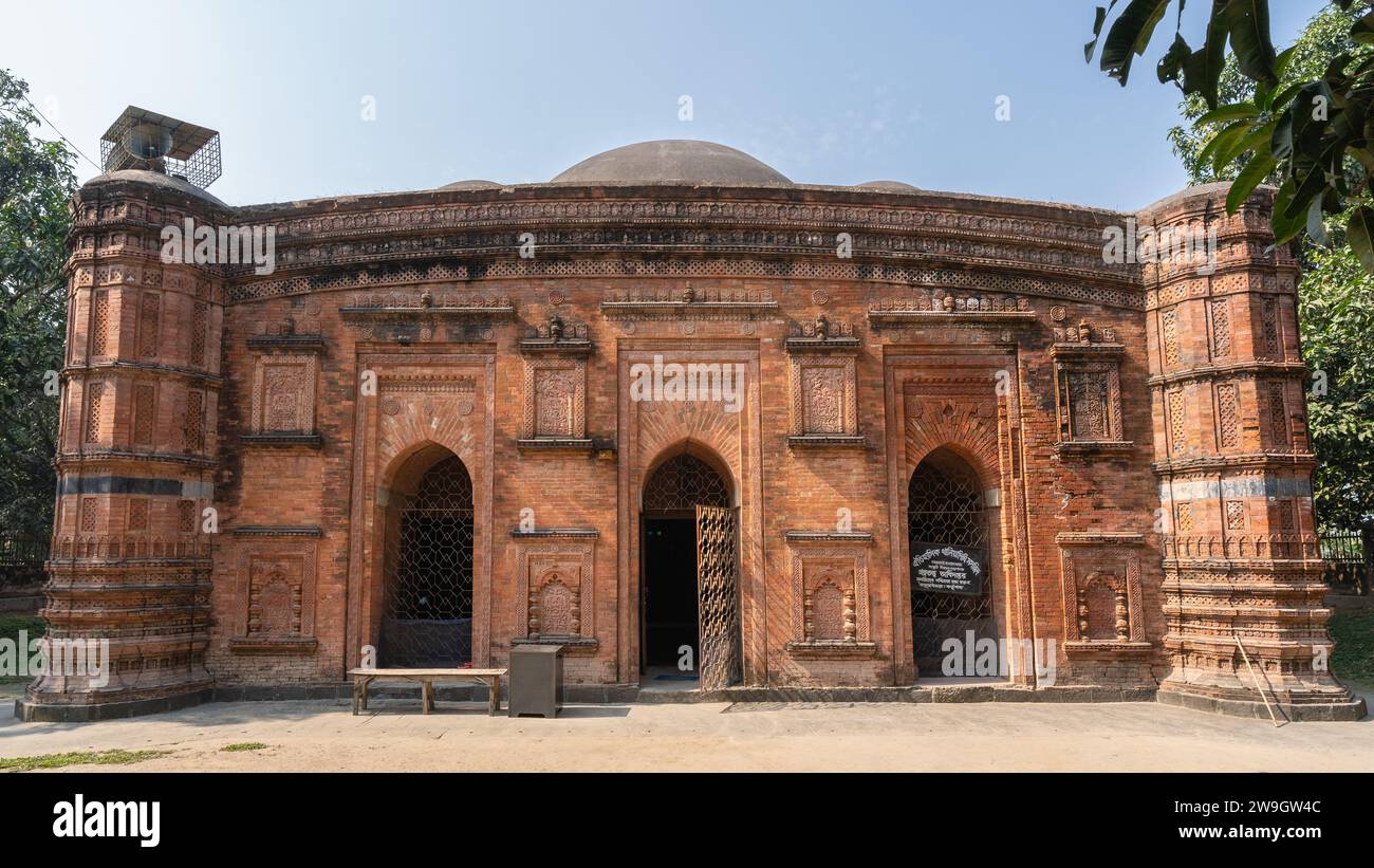 Khania dighi moschee -Fotos und -Bildmaterial in hoher Auflösung – Alamy