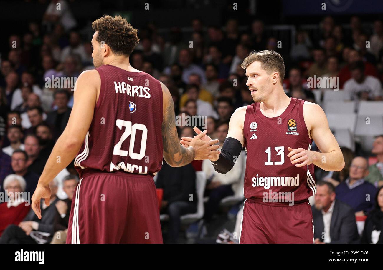 Elias Harris (Bayern Basketball, #20) und Andreas Obst (Bayern ...