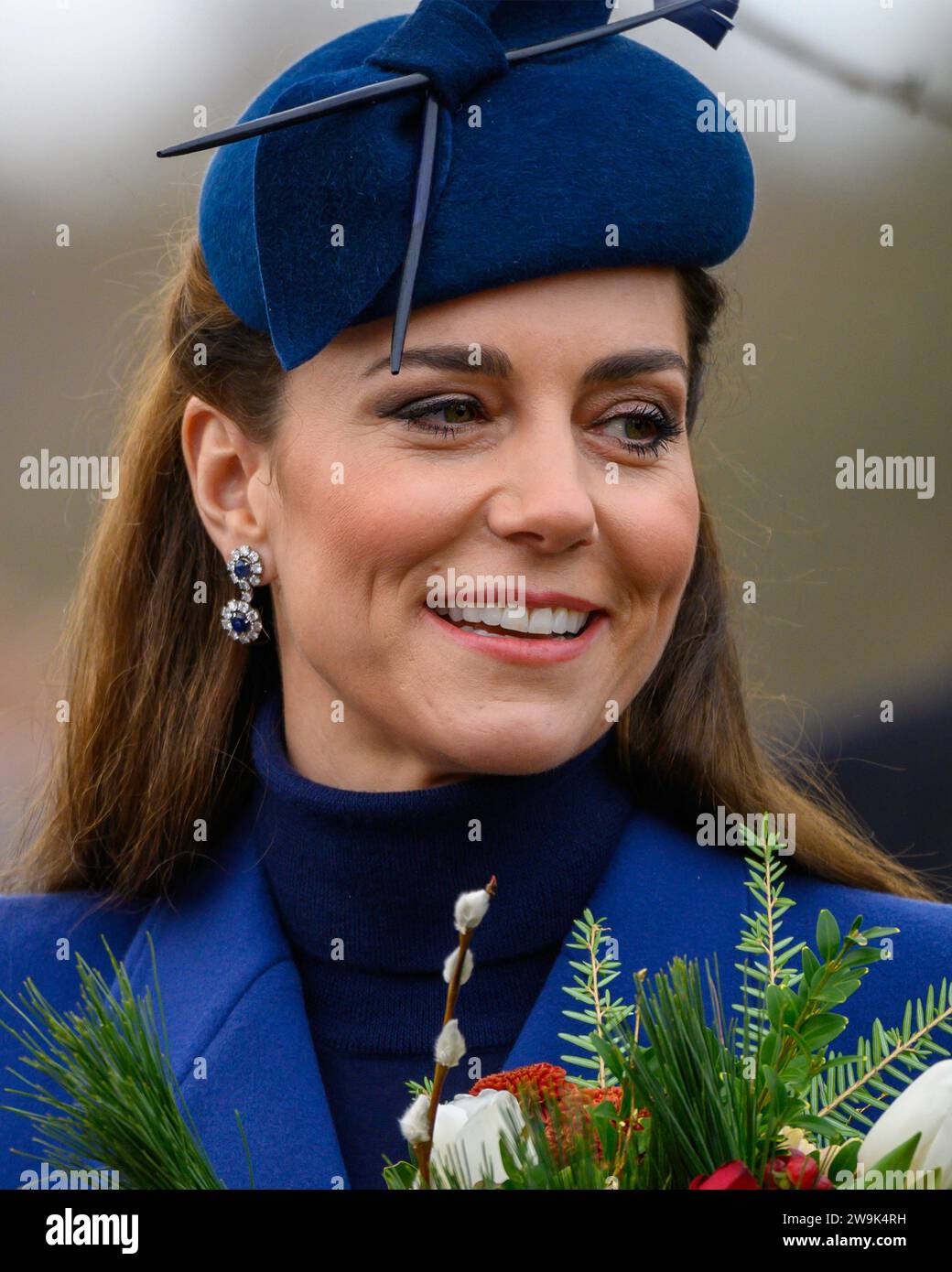 Die Prinzessin von Wales begrüßt wohlwollende Menschen nach dem Besuch ...