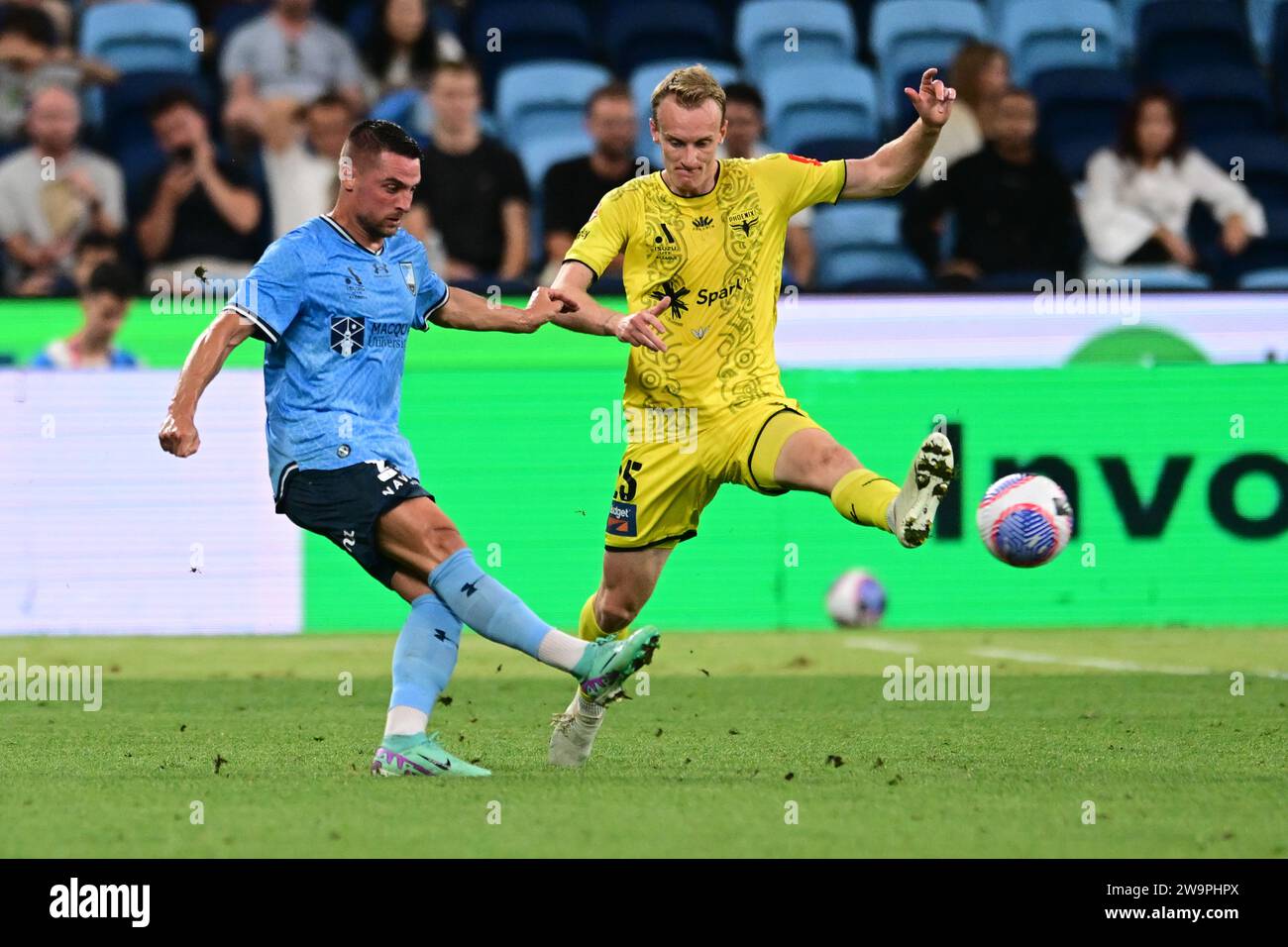 Sydney, Australien. Dezember 2023. Anthony Richard Cáceres (L) aus der ...