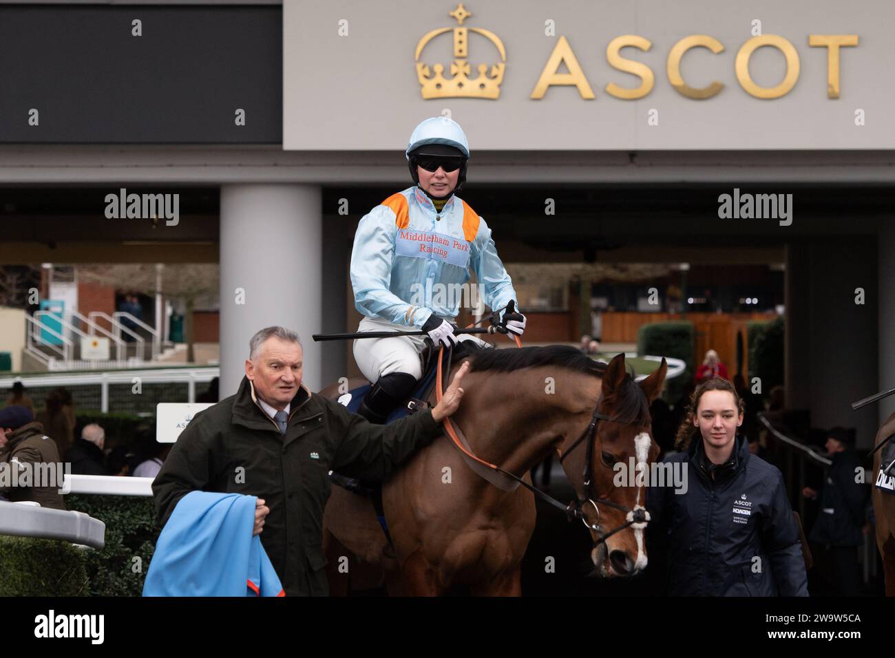 Ascot, Großbritannien. Dezember 2023. Horse Red Risk, geritten von ...