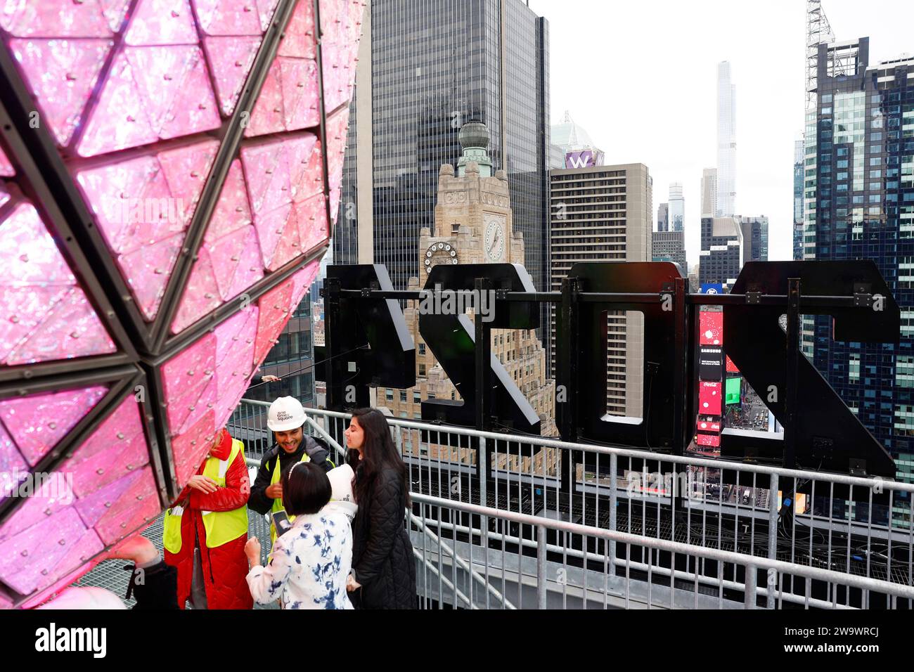 New York, Usa. Dezember 2023 30. Die riesigen Zahlen für 2024 und der ...