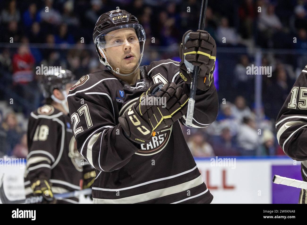 Rochester, New York, USA. Dezember 2023. Hershey spielt Aaron Ness (27 ...