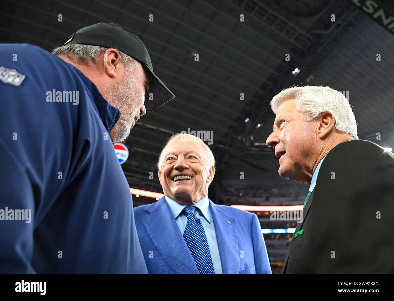 Arlington, Usa. Dezember 2023 30. Mike McCarthy, Linker und Besitzer ...