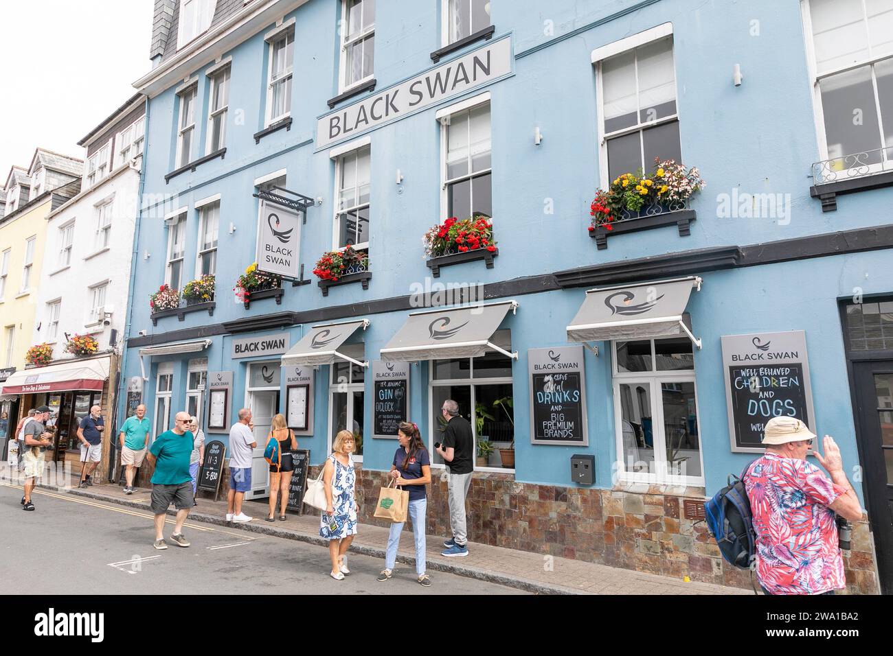 Looe Cornwall, The Black Swan Inn and Pub Restaurant in der Fore Street ...