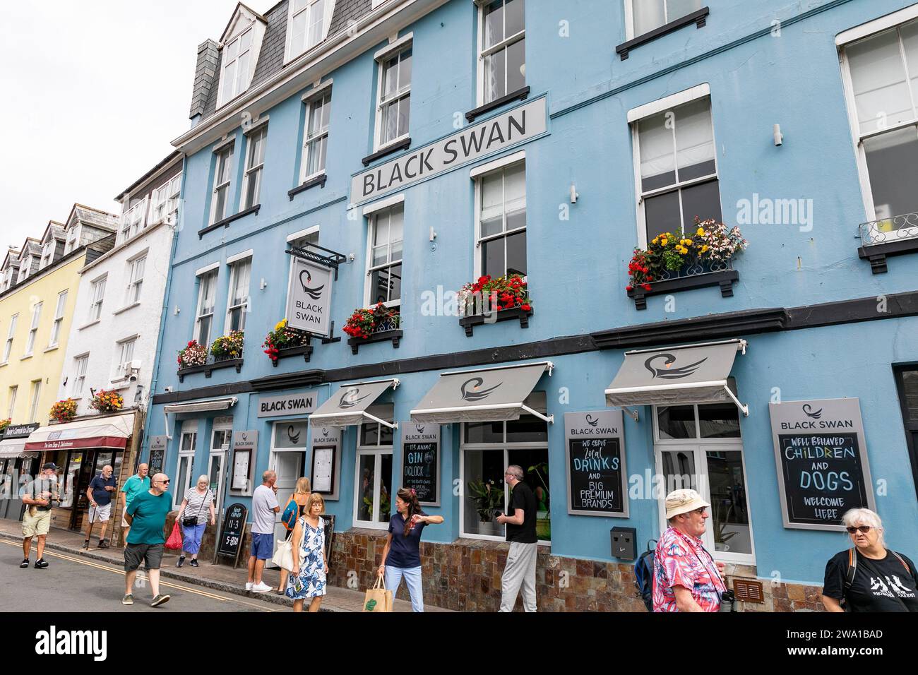 Looe Cornwall, The Black Swan Inn and Pub Restaurant in der Fore Street ...