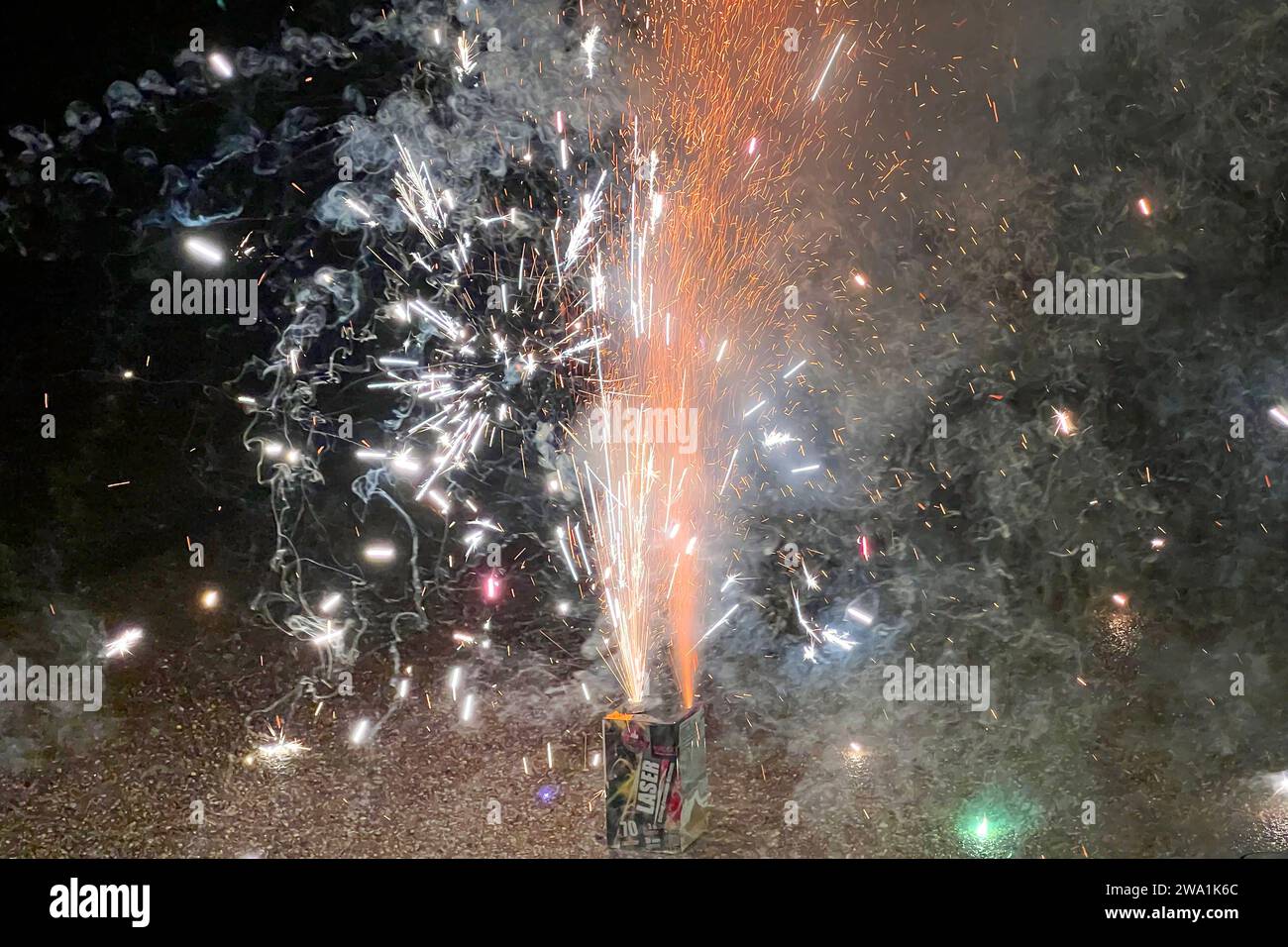 Silvesterfeuerwerk Feuerwerk am 01.01.2024.Pyrotechnik,Feuerwerk,Feuer ...