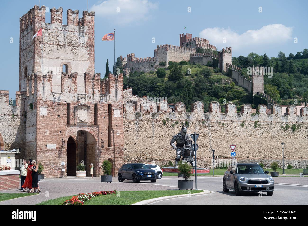 Gotische Porta Verona (Tor von Verona) in der Mura scaligere di Soave ...