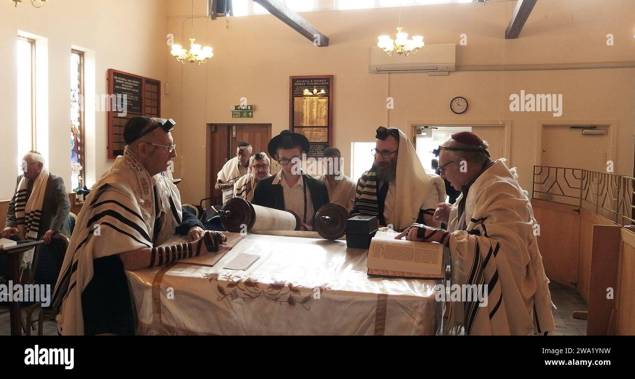 Sefer thora lesen -Fotos und -Bildmaterial in hoher Auflösung – Alamy