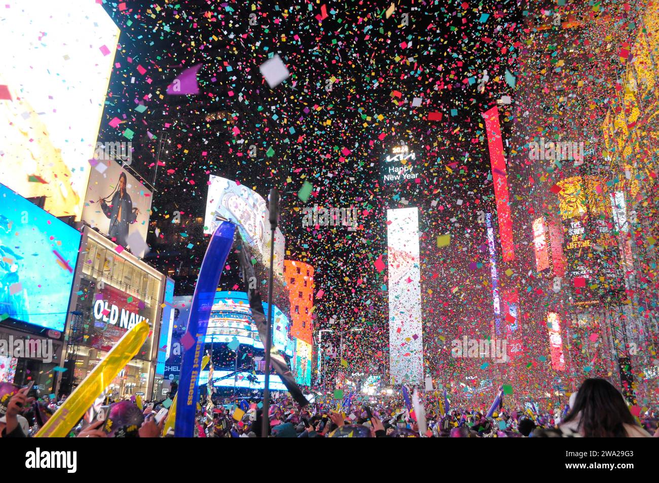 New York, Usa. Januar 2024. Nach dem Silvester-Ball-Drop, der den ...