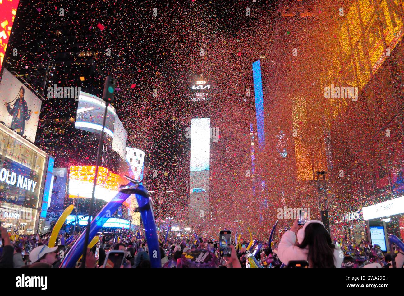 New York, Usa. Januar 2024. Nach dem Silvester-Ball-Drop, der den ...