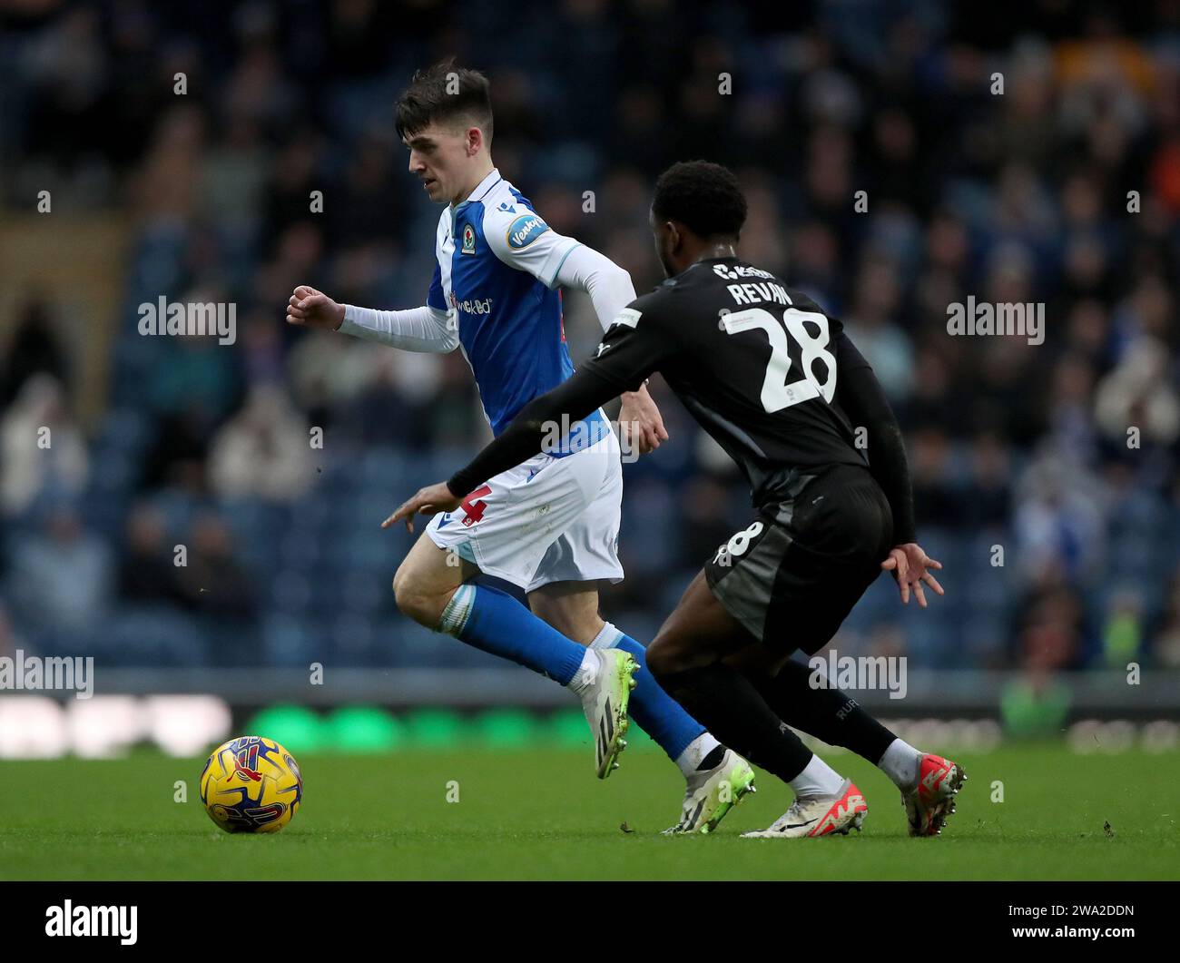 Andrew Moran der Blackburn Rovers (links) und Sebastian Revan von ...