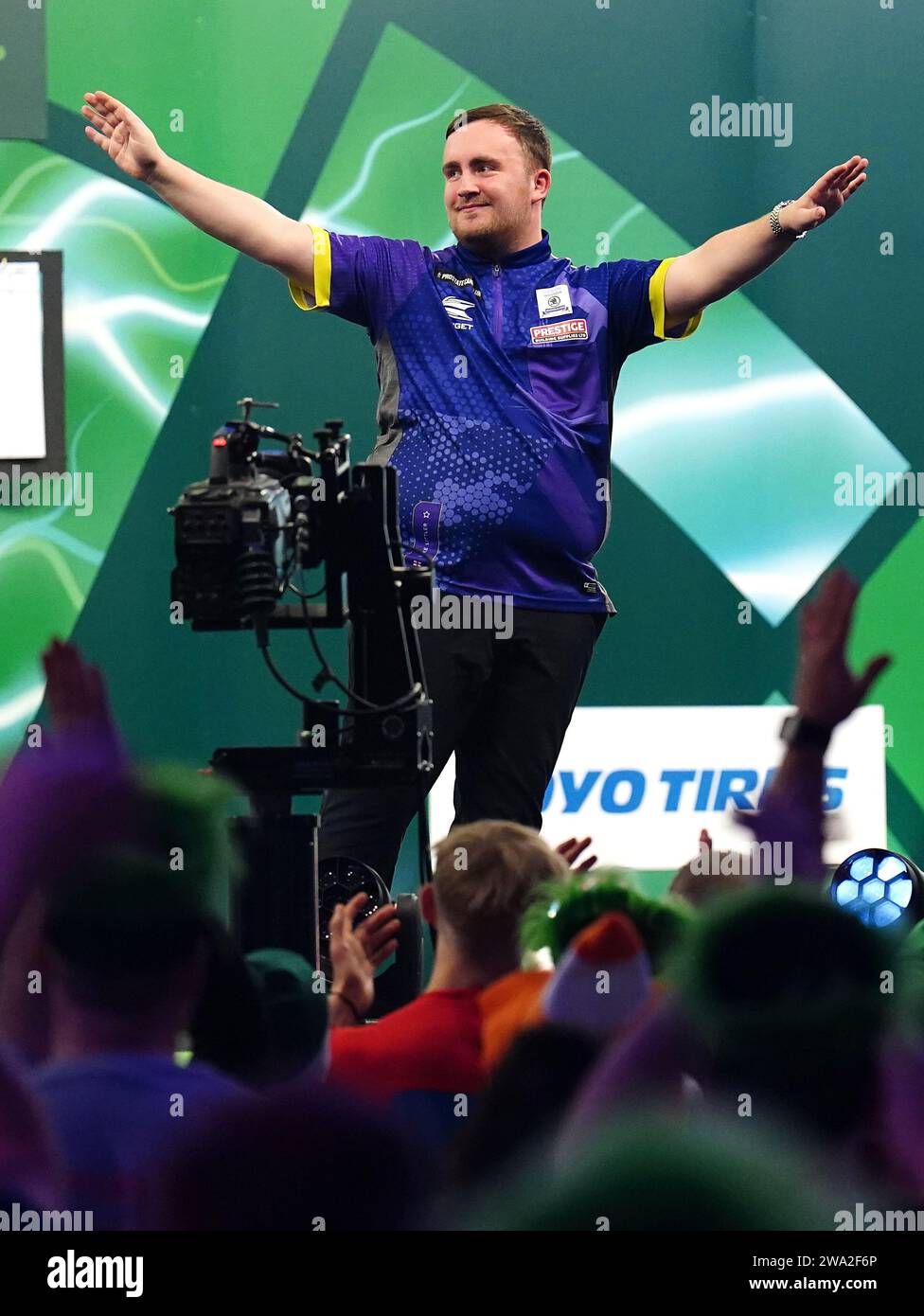 Luke Litttler feiert den Sieg über Brendan Dolan (nicht abgebildet) am ...