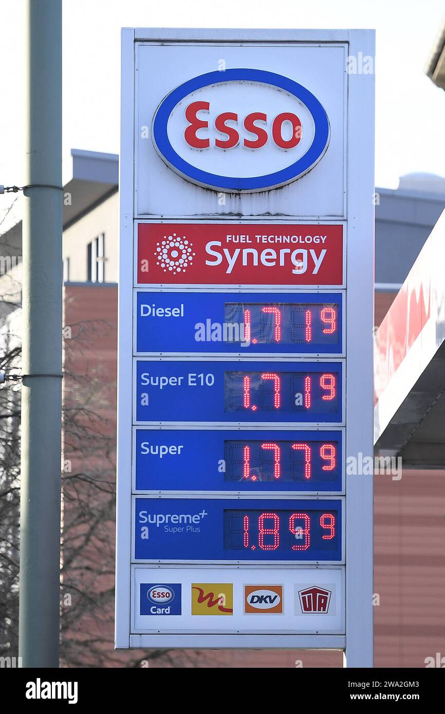 Spritpreise die Preise für Diesel und Benzin werden am 01.01.2024 an ...