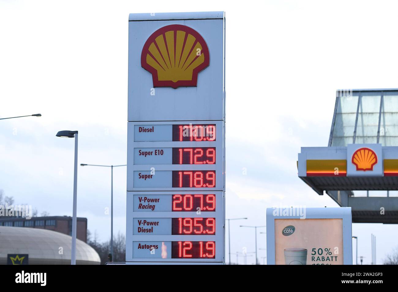 Spritpreise die Preise für Diesel und Benzin werden am 01.01.2024 an ...