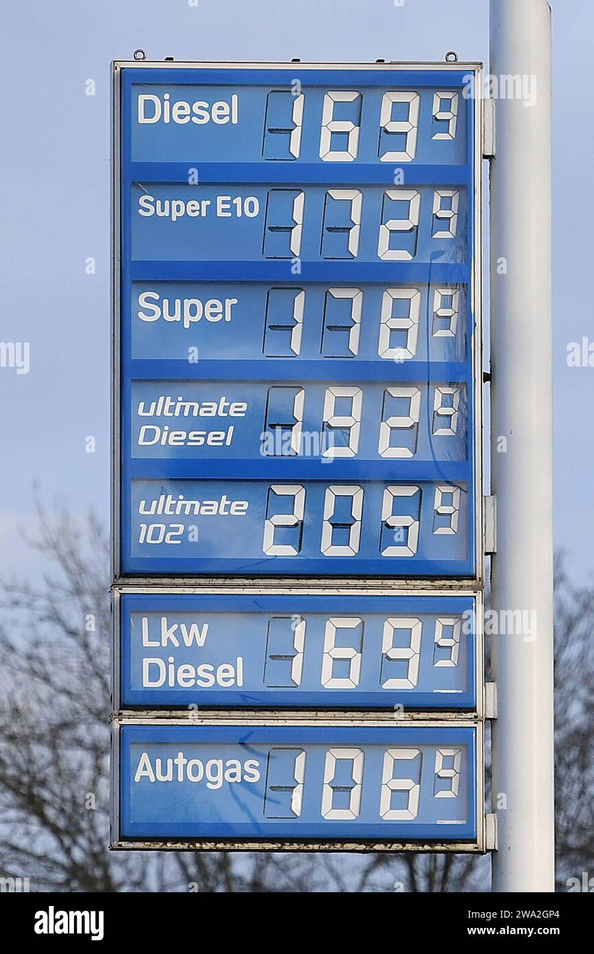 Spritpreise die Preise für Diesel und Benzin werden am 01.01.2024 an ...
