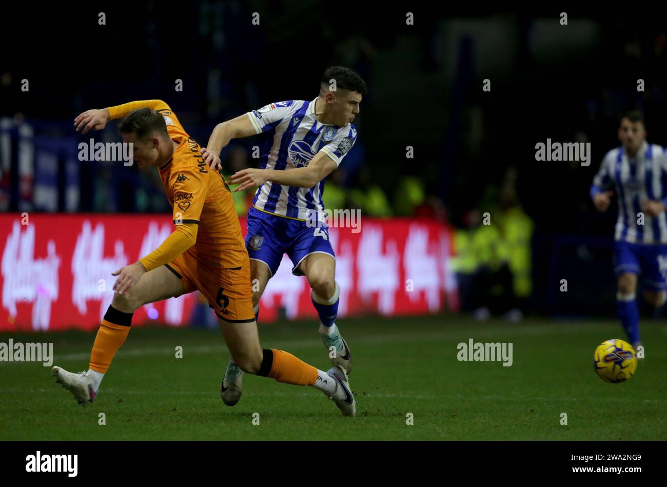 Sean McLoughlin (links) von Hull City und Bailey-Tye Cadamarteri von ...
