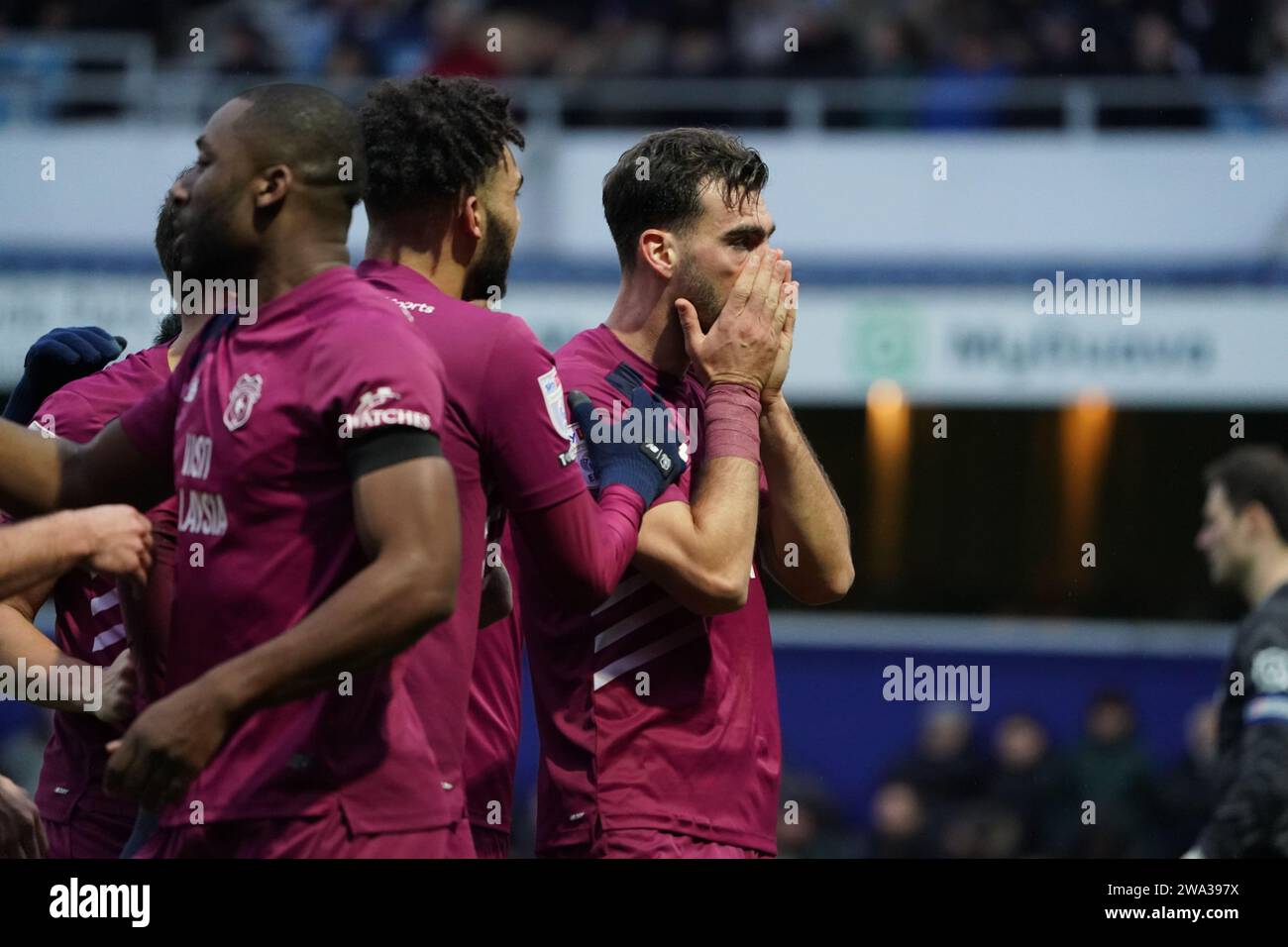 LONDON, ENGLAND - 1. JANUAR: Dimitris Goutas aus Cardiff City feiert ...