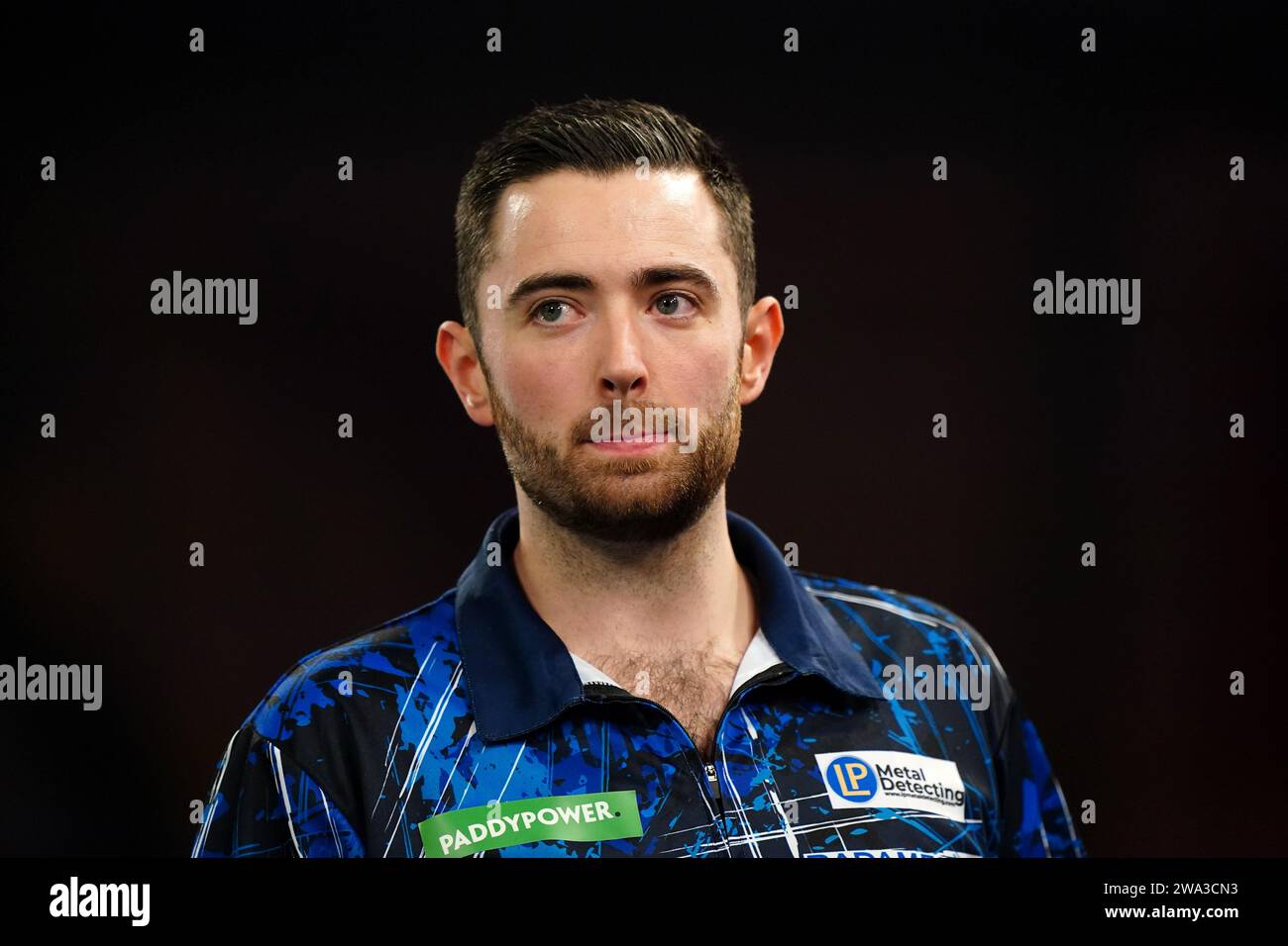 Luke Humphries im Kampf gegen Dave Chisnall (nicht abgebildet) am 14 ...