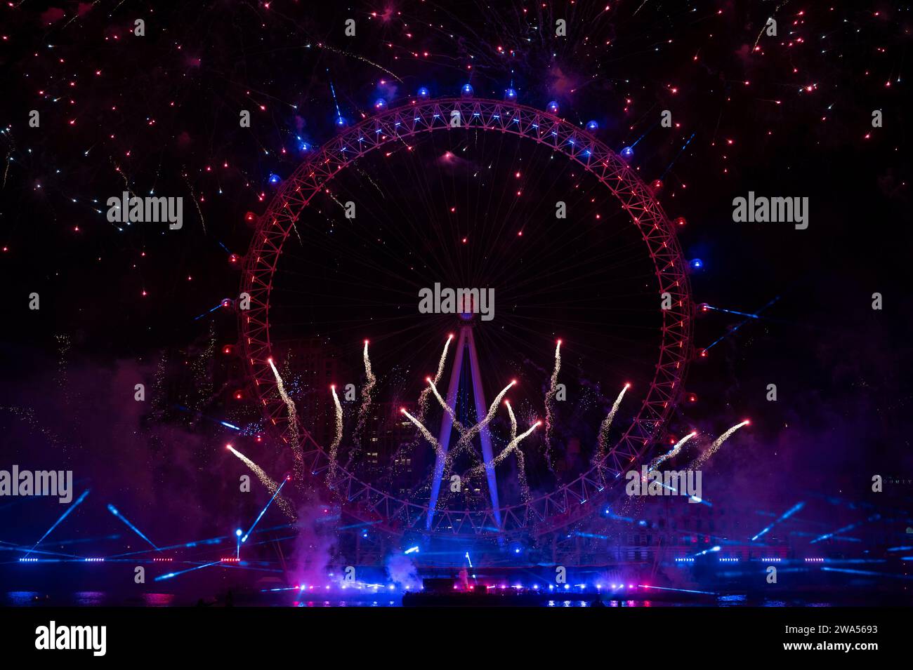 London, Großbritannien. Januar 2024. Das Silvesterfeuerwerk feiert das ...