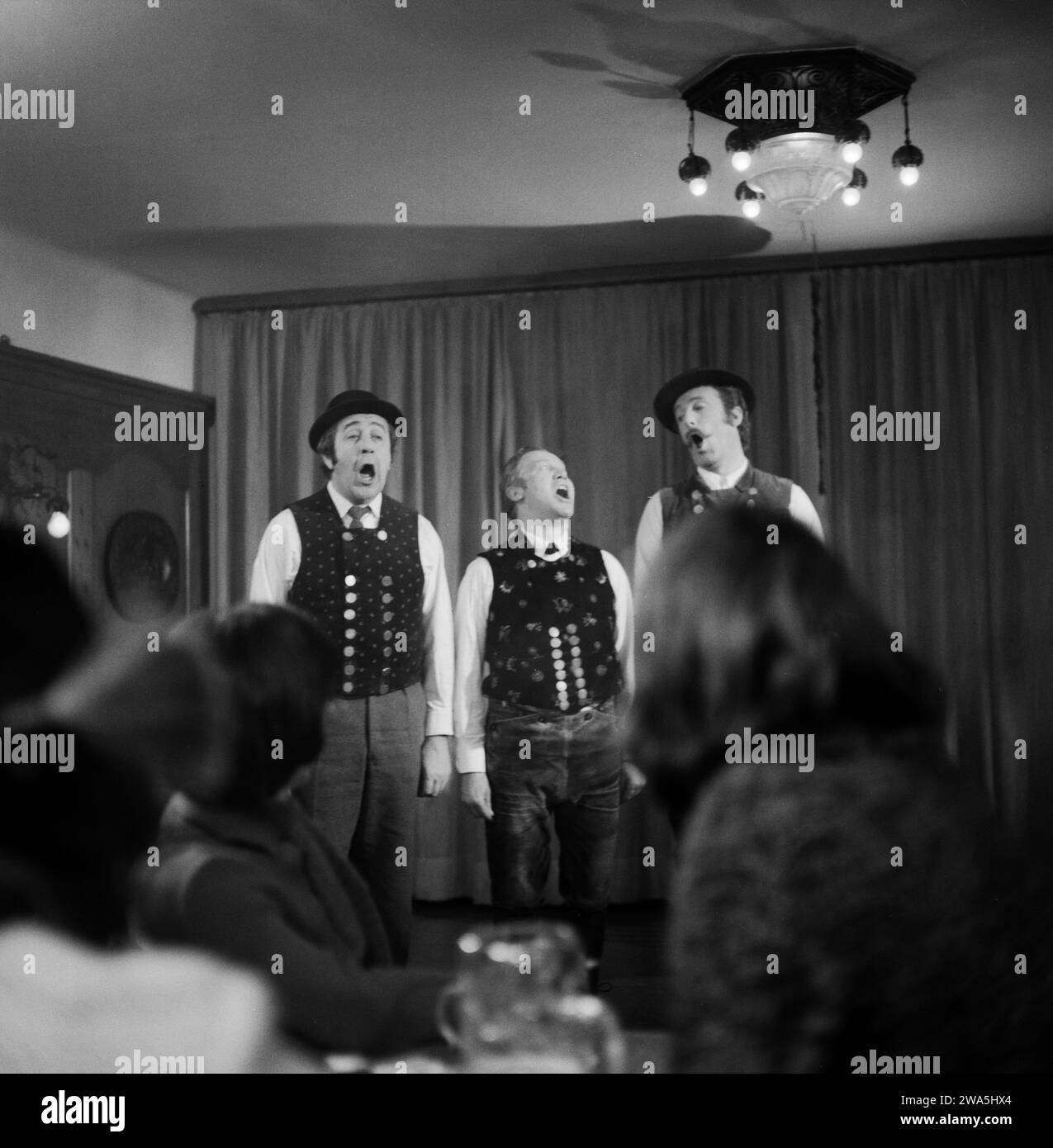 Alpenglüh’n im Dirndlrock, Softsexfilmkomödie, Deutschland 1974, Regie ...