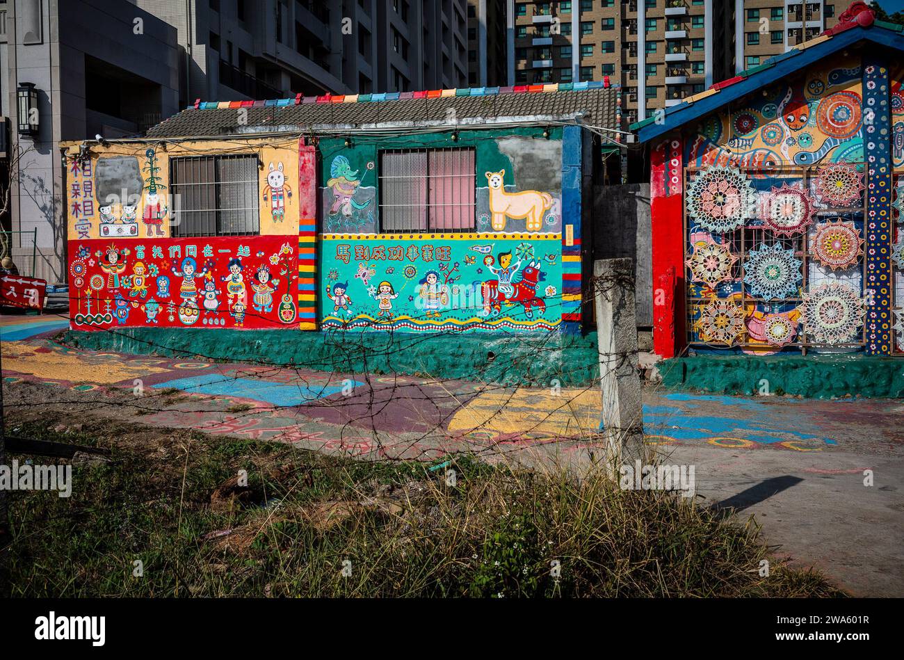 Taichung, China. Januar 2024. Menschen interagieren mit lebendiger ...