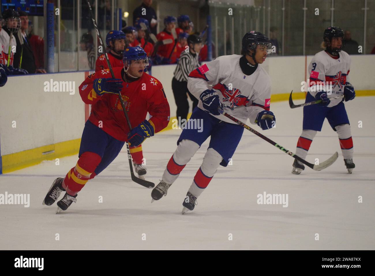 Dumfries, 15. Dezember 2023. Joan Valles spielte für Spanien und Jacob ...