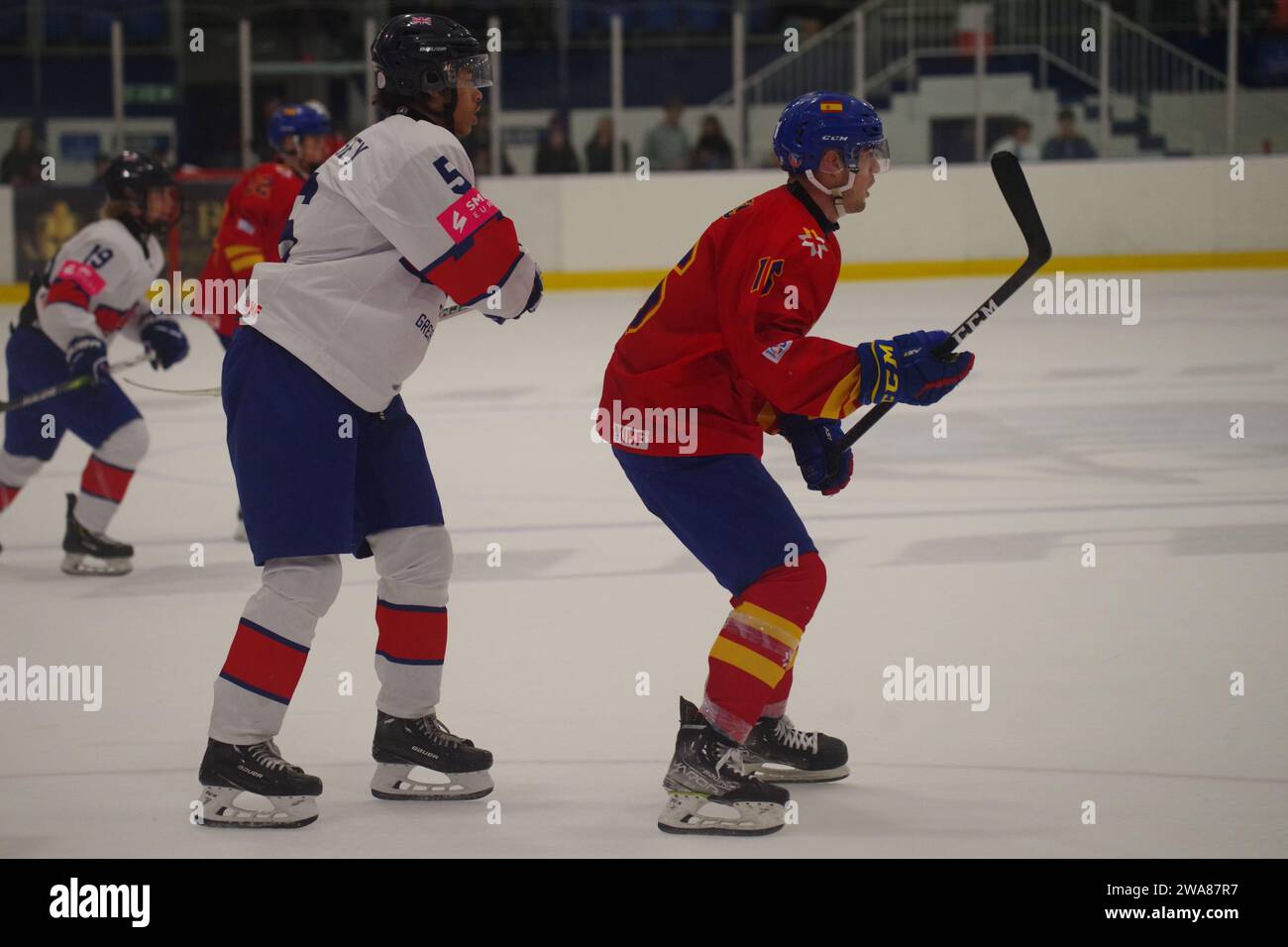 Dumfries, 15. Dezember 2023. Joan Valles spielte für Spanien und Jacob ...