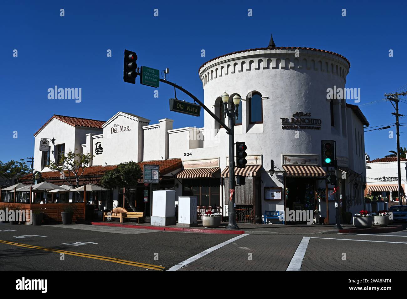 SAN CLEMENTE, KALIFORNIEN - 1. JAN 2024: Plaza del Mar in der Innenstadt von San Clemente an der ...