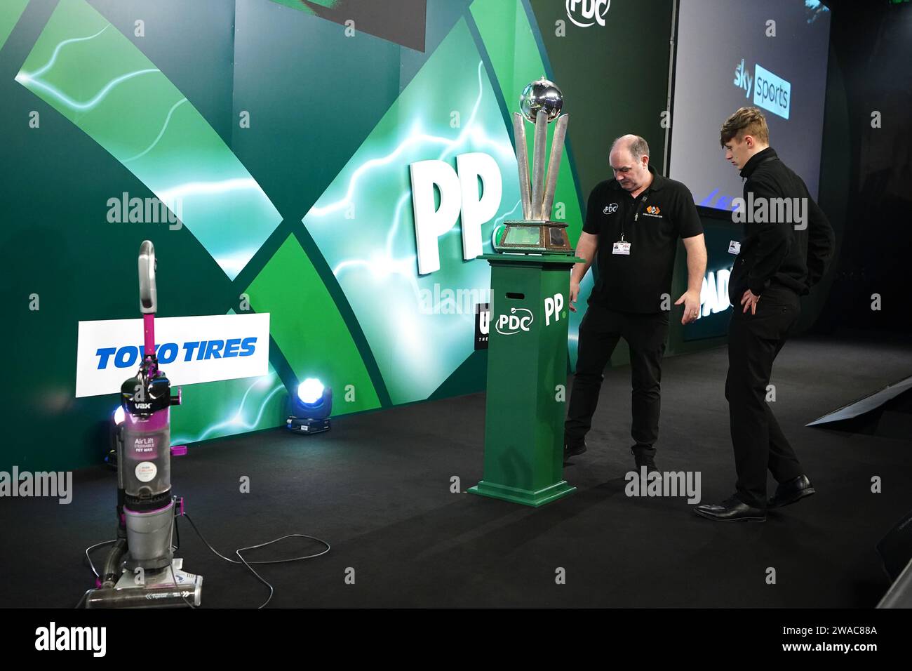 Paddy power darts weltmeisterschaft 2023 2024 -Fotos und -Bildmaterial ...
