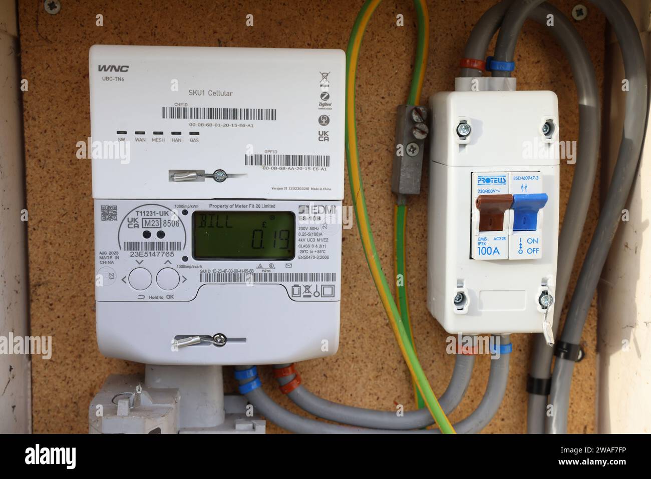 Moderner intelligenter Stromzähler in einem britischen Zuhause – 4 ...
