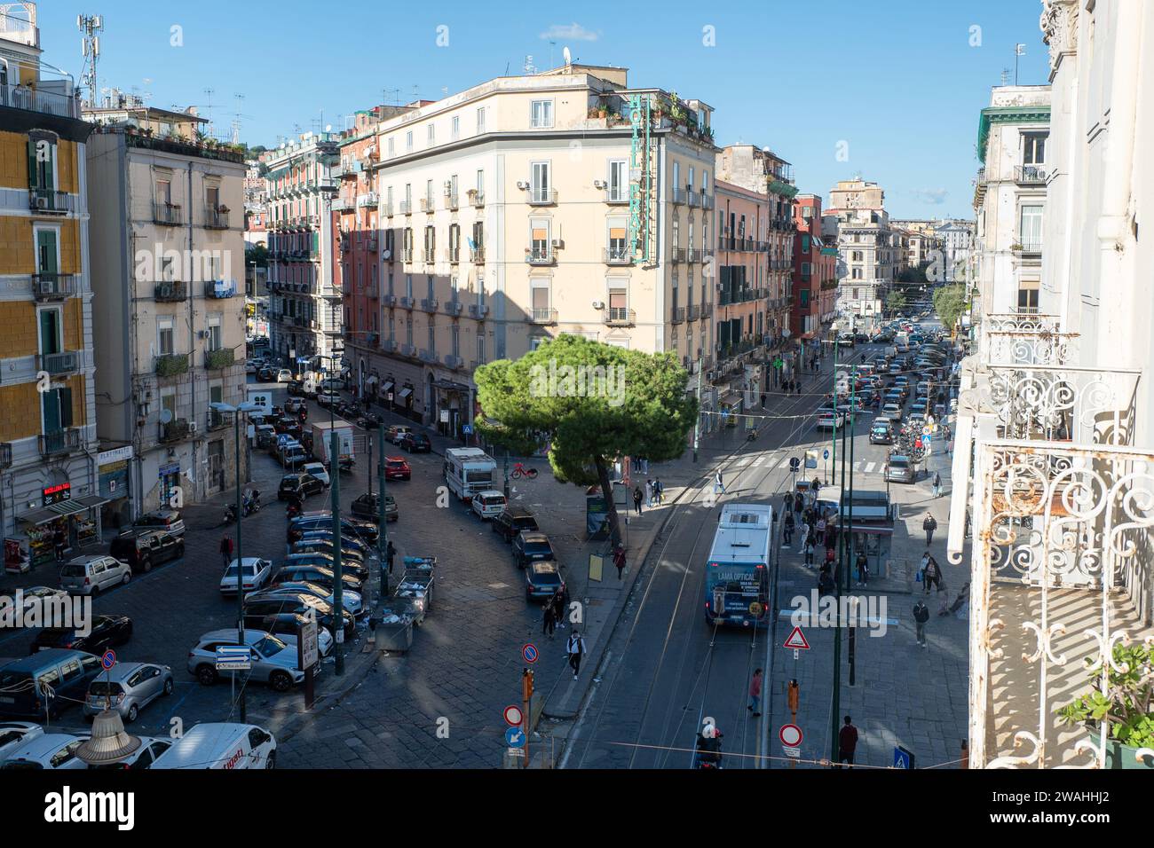 Neapel, Italien: 18. November 2023: Panorama der Stadt Neapel auf der ...