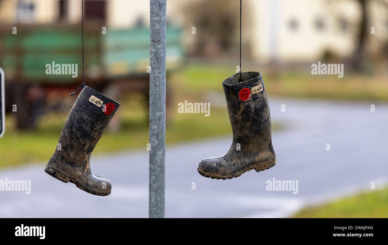 Fabelhafte Warum Hangen Gummistiefel An Ortsschildern Bild