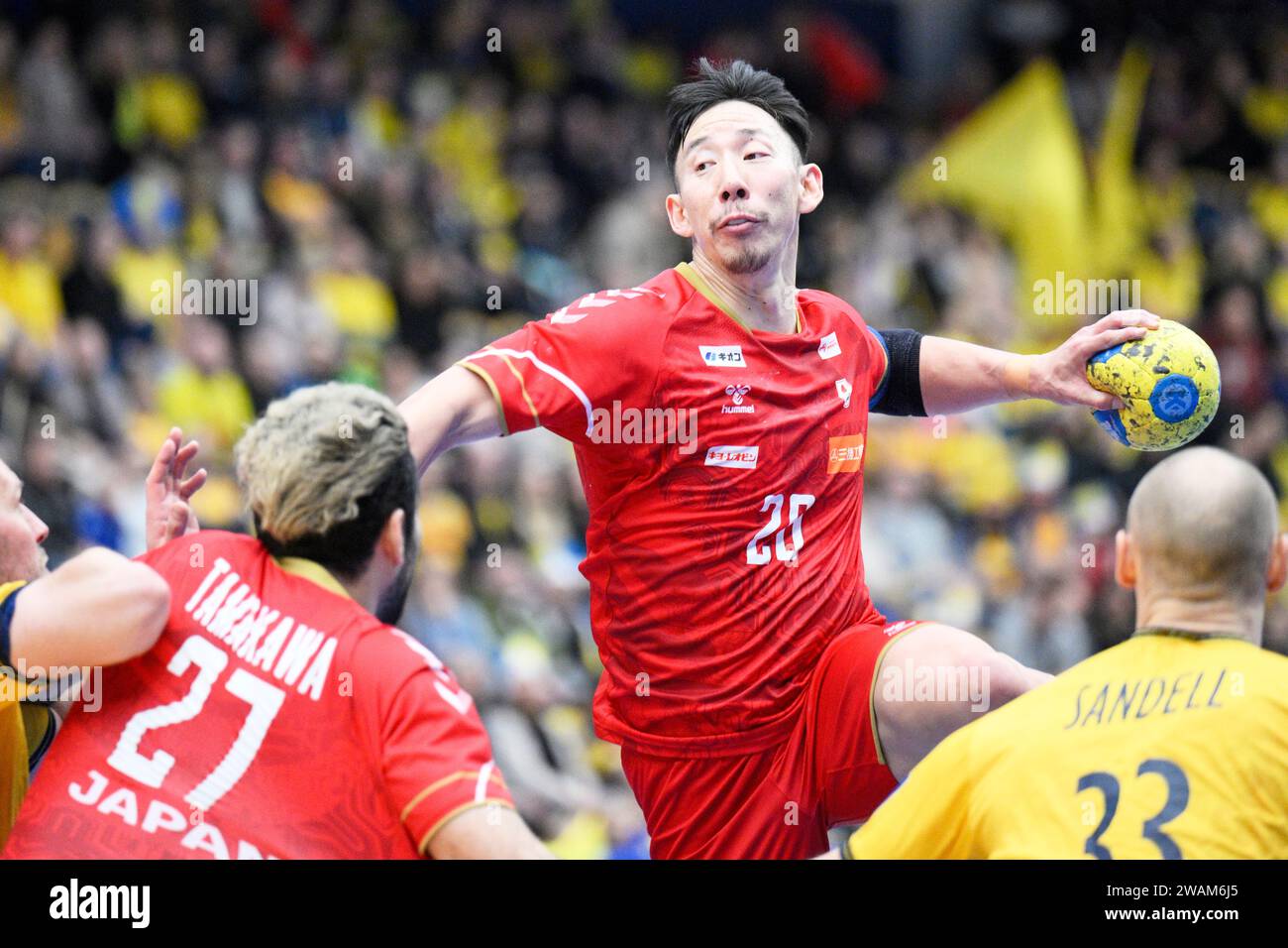 Der Japaner Jin Watanabe während des Handballspiels zwischen Schweden ...