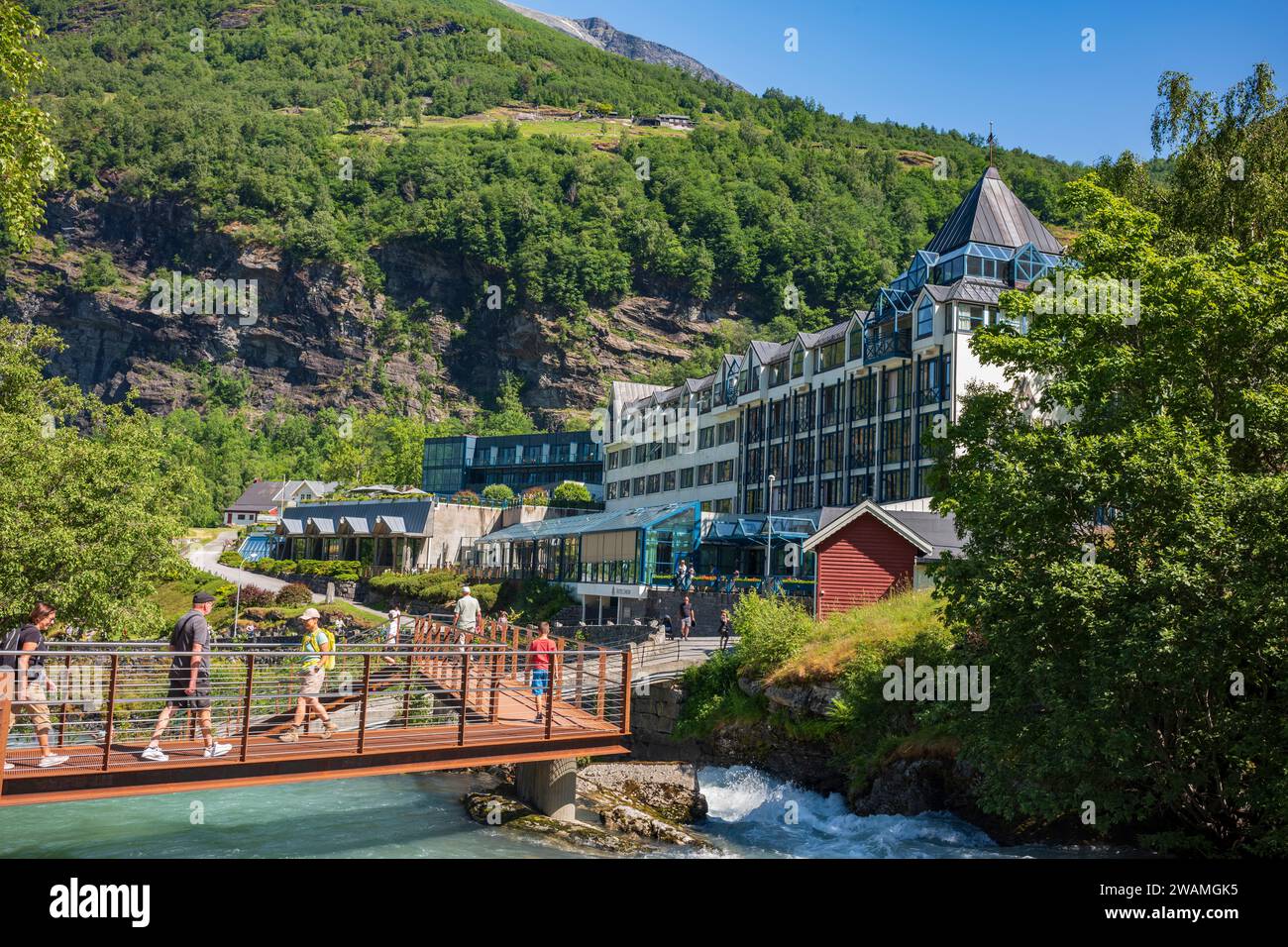 Geiranger, Norwegen, 26. Juni 2023: Der Wasserfall Walk ist eine Reihe ...