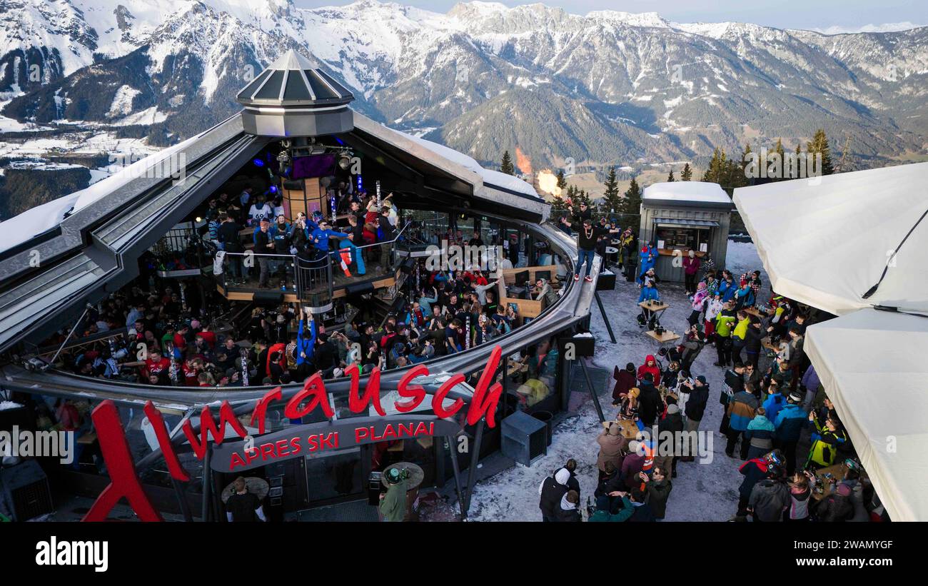 05.01.2024, Schladming, AUT, unterwegs in Steiermark, Almrausch, Apres Ski, Apresski, Themenbild ...