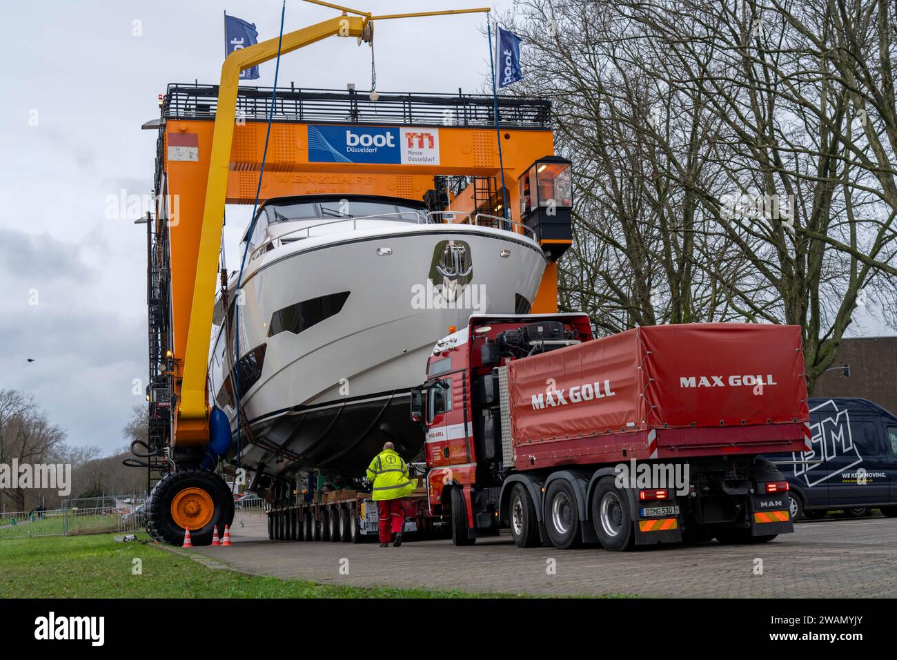 Die 6,3 Millionen Euro schwere Motoryacht Sunseeker 88Y mit einem ...