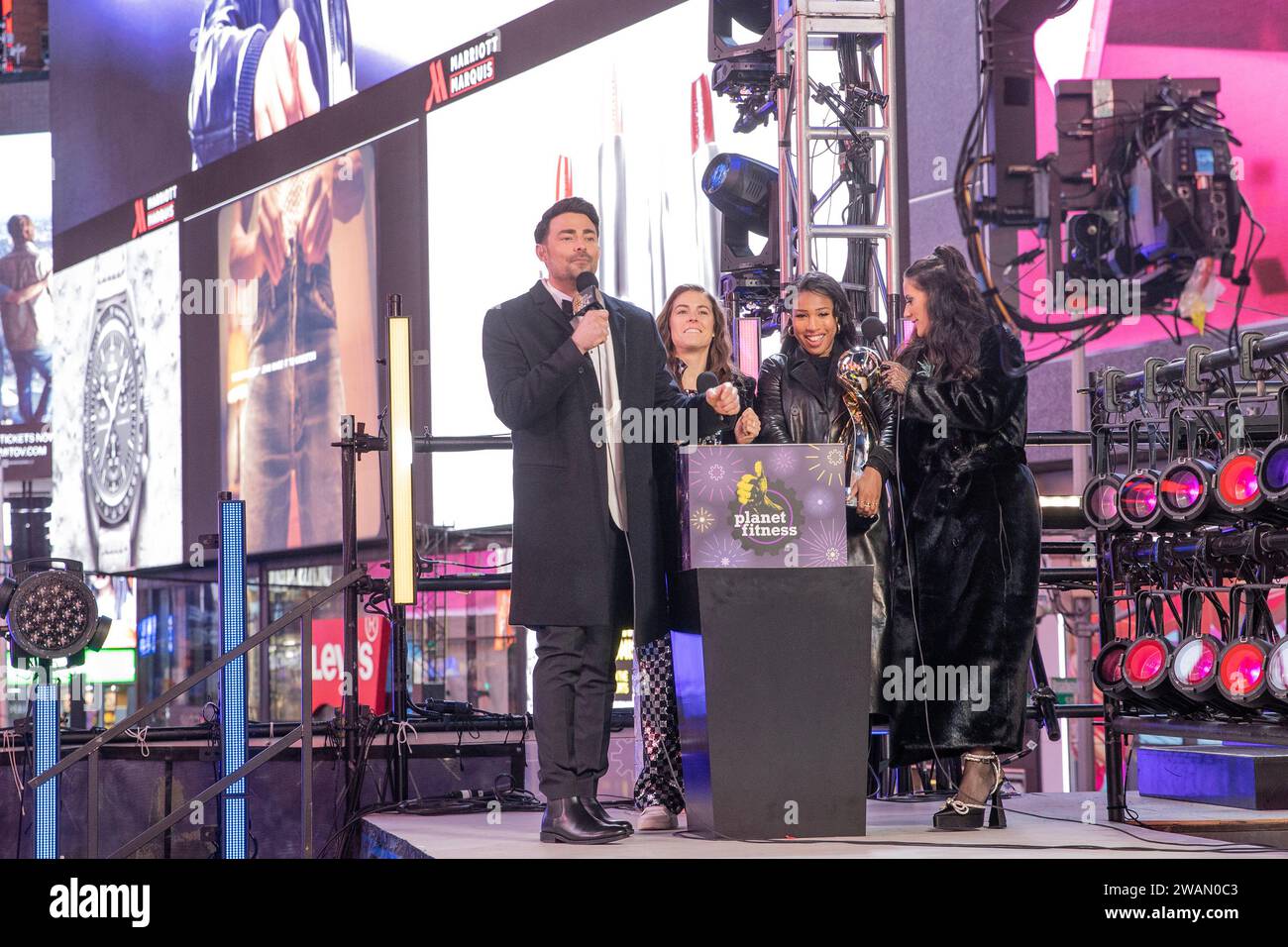 Jonathan Bennett, die Gotham FC-Spieler Kelley O’Hara, Midge Purce und ...