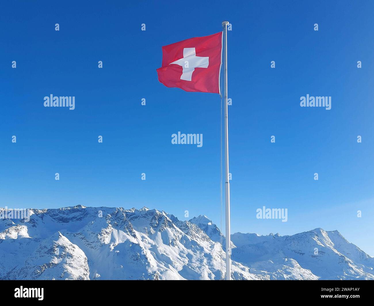 St. Moritz Themenbild - Skifahren, Skilaufen, Skifahrer auf Skipisten ...